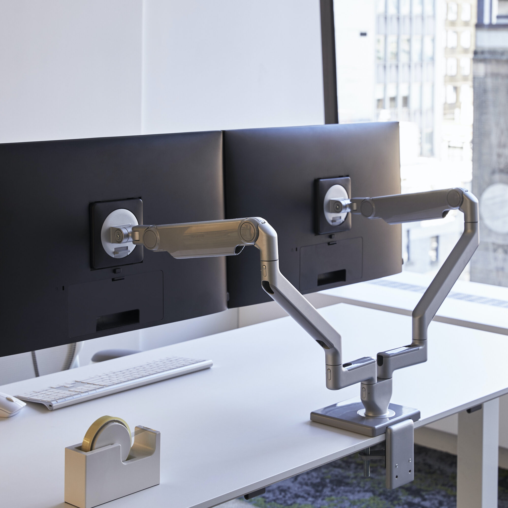 M2.1 Dual Monitor Arm By Humanscale | Innerspace - Australia